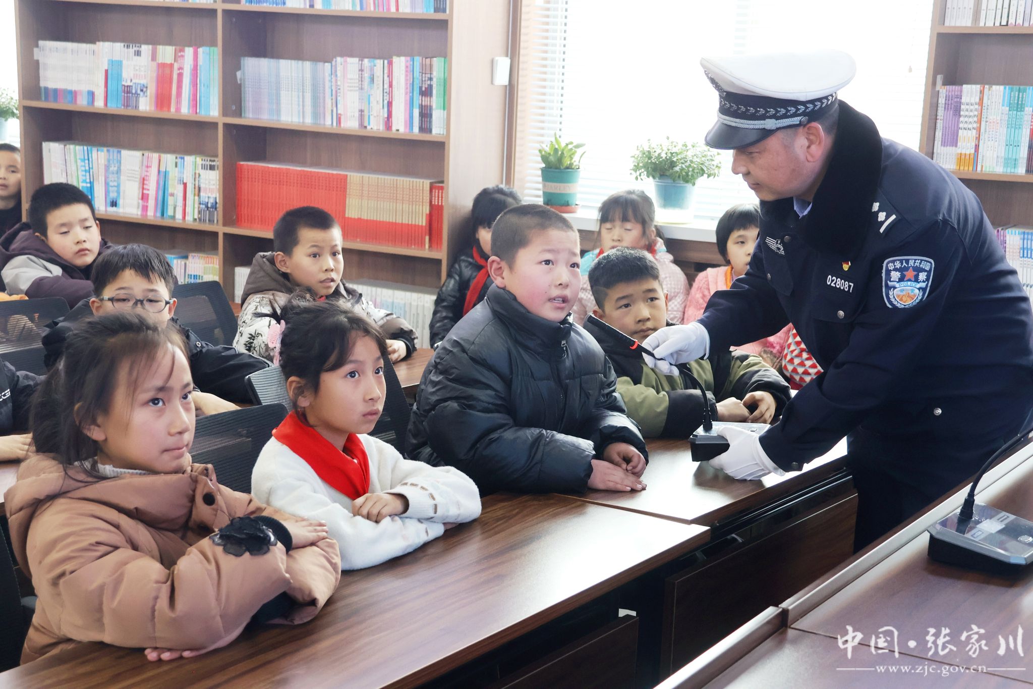 张家川公安交警：交通知识进校园 安全从“看见危险”开始